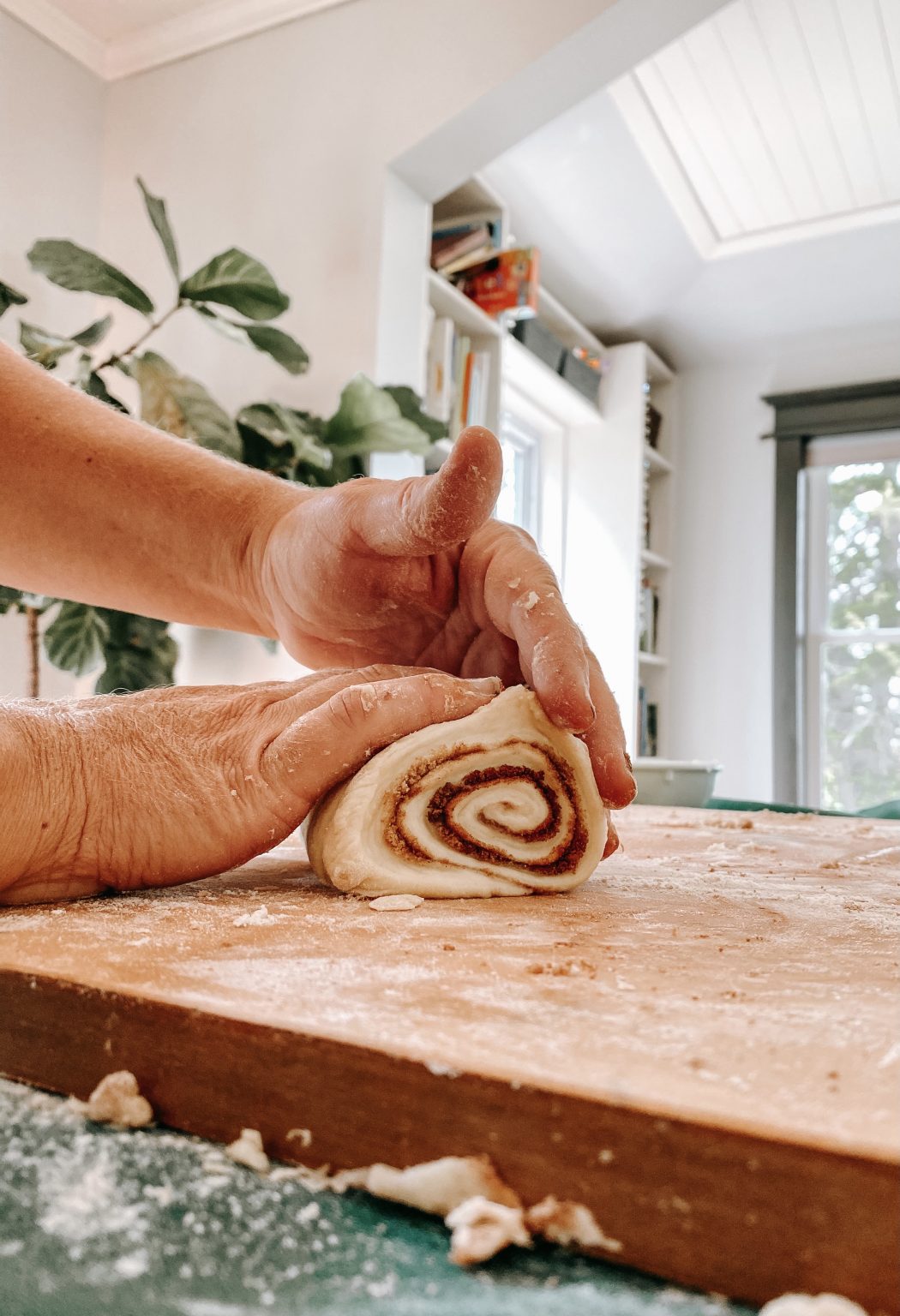 Amish Buns (Grandma’s Cinnamon Rolls) – Homestead Mamas