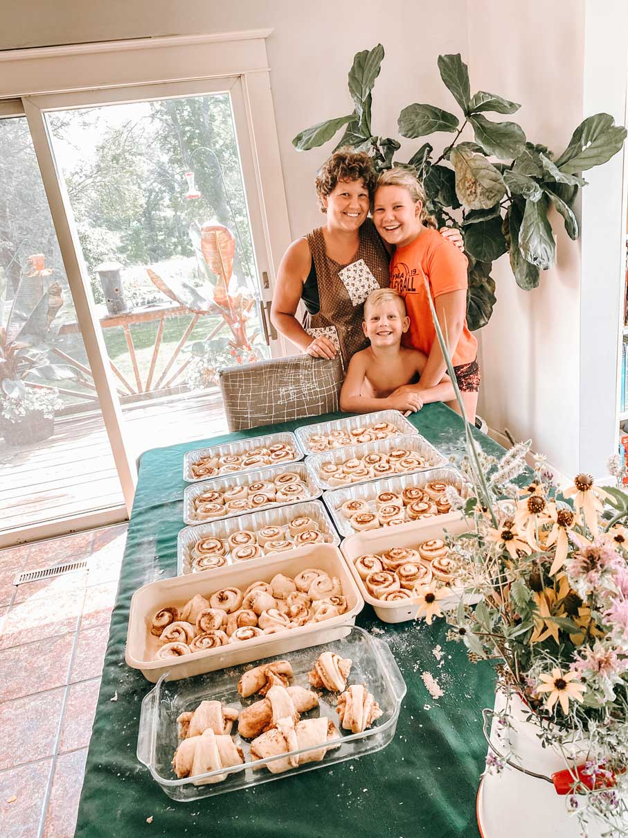 Amish Buns (Grandma’s Cinnamon Rolls) – Homestead Mamas
